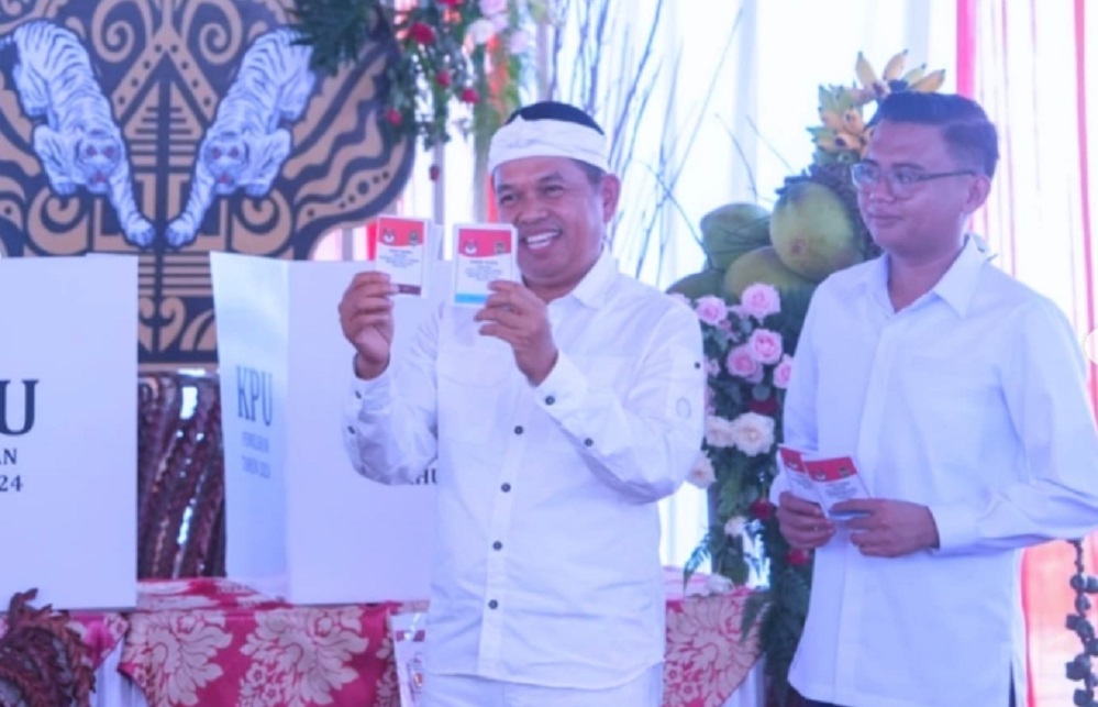 Hasil Hitung Cepat Pilgub Jabar 2024 Data 100% versi Indikator Politik Indonesia: Dedi Mulyadi ...