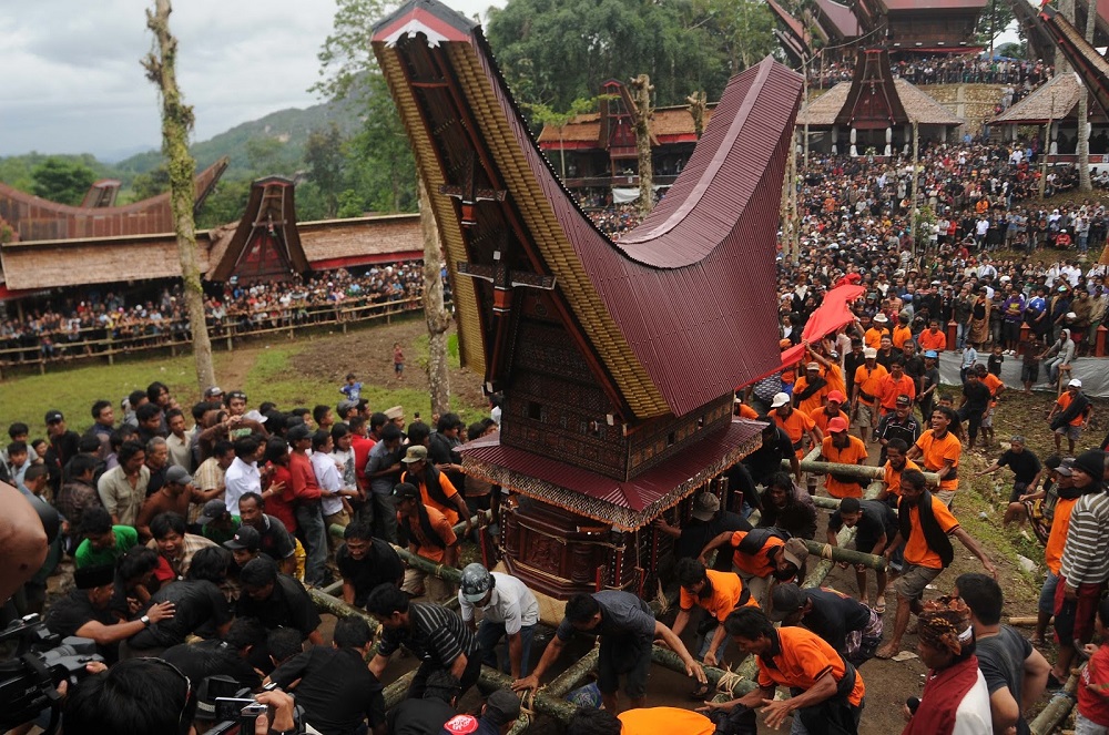 Tradisi Pemakaman di Toraja yang Biayanya Bisa Mencapai Miliaran Rupiah ...