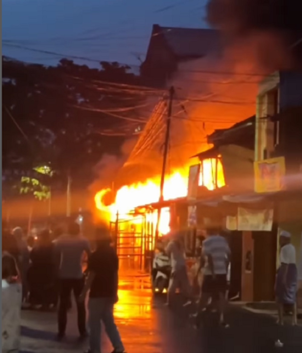 Tiga Rumah Terbakar di Maccini Baru | keidenesia.tv
